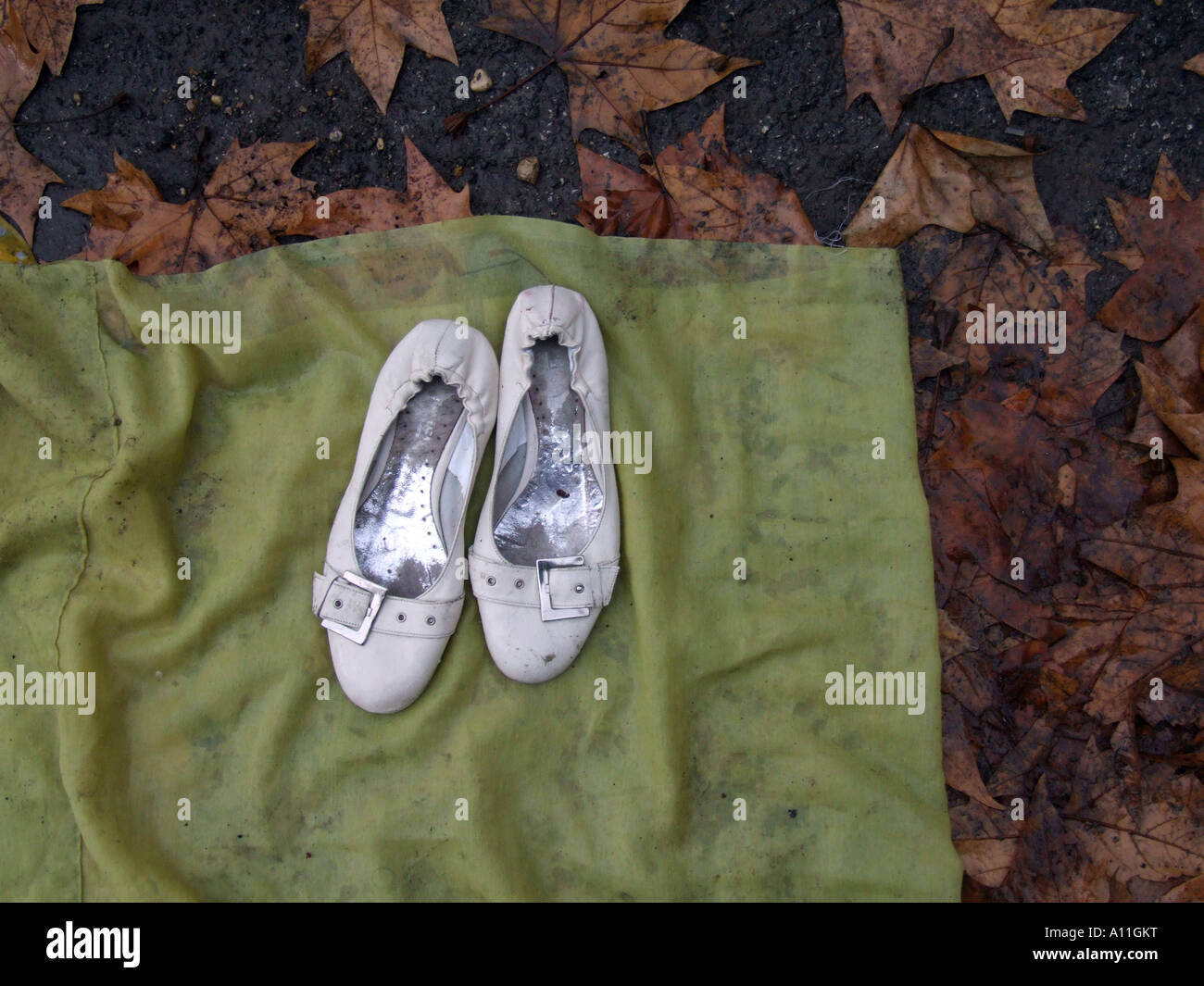 Lost shoe girl hi-res stock photography and images - Alamy