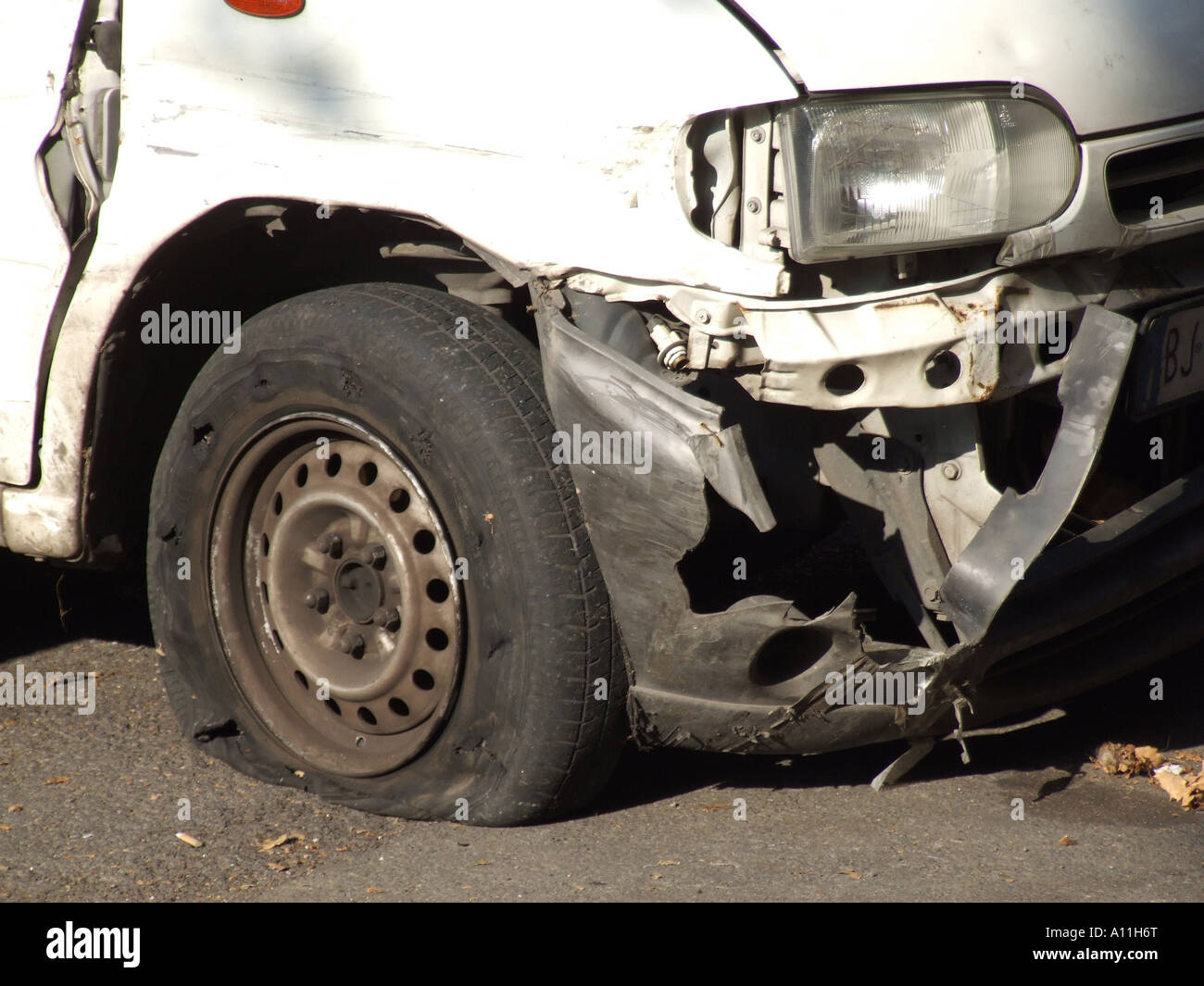 Front end damaged truck hi-res stock photography and images - Alamy