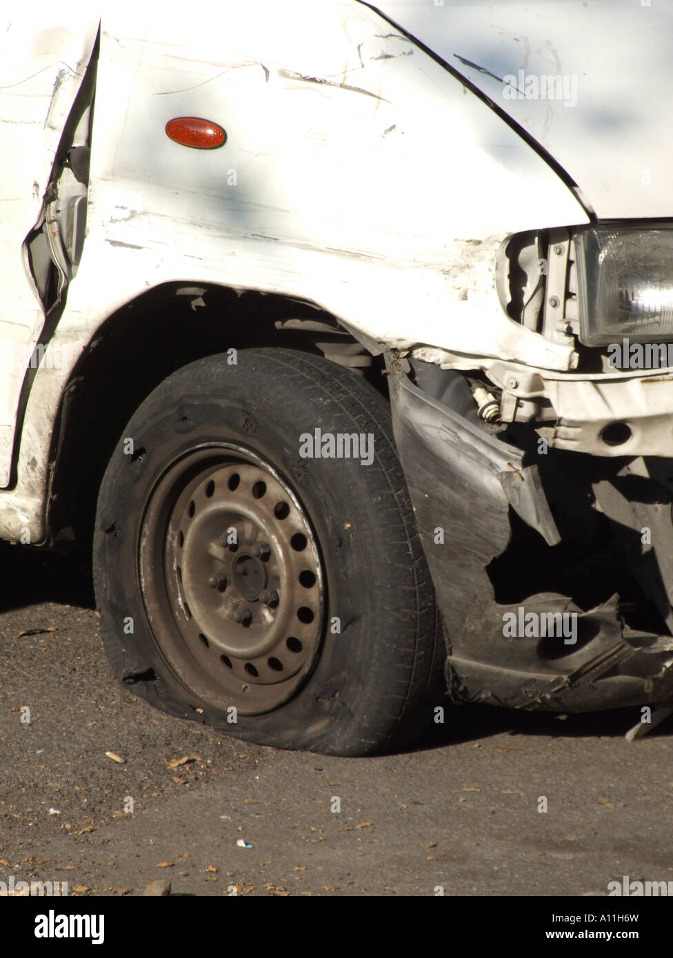 Front end damaged truck hi-res stock photography and images - Alamy