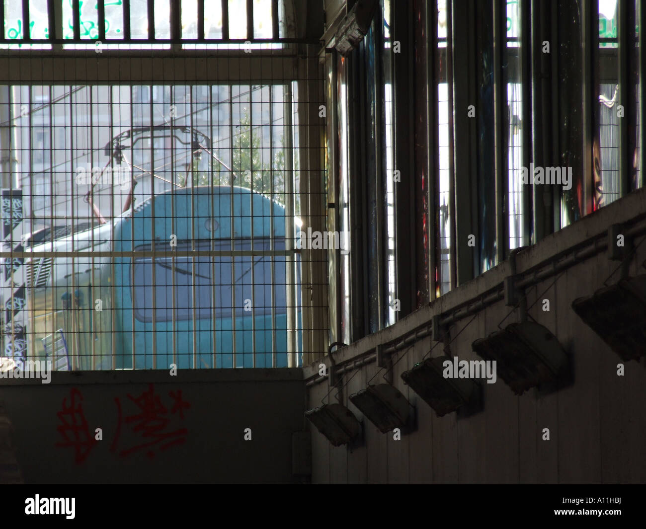 train on platform Stock Photo - Alamy