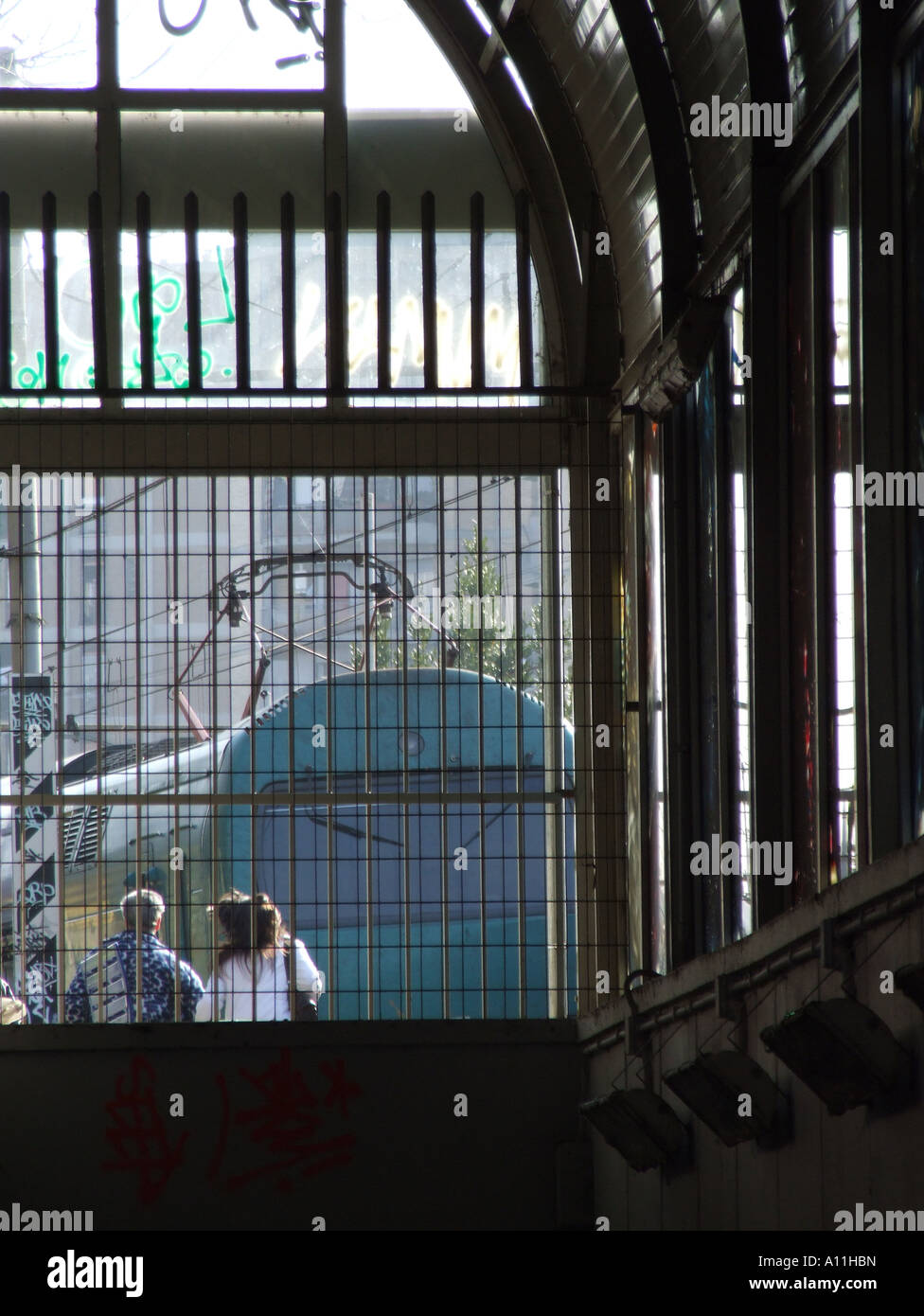 train on platform Stock Photo - Alamy