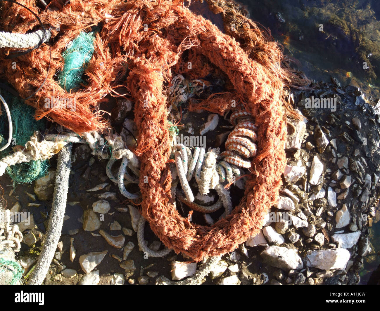 Broken mooring rope hi-res stock photography and images - Alamy