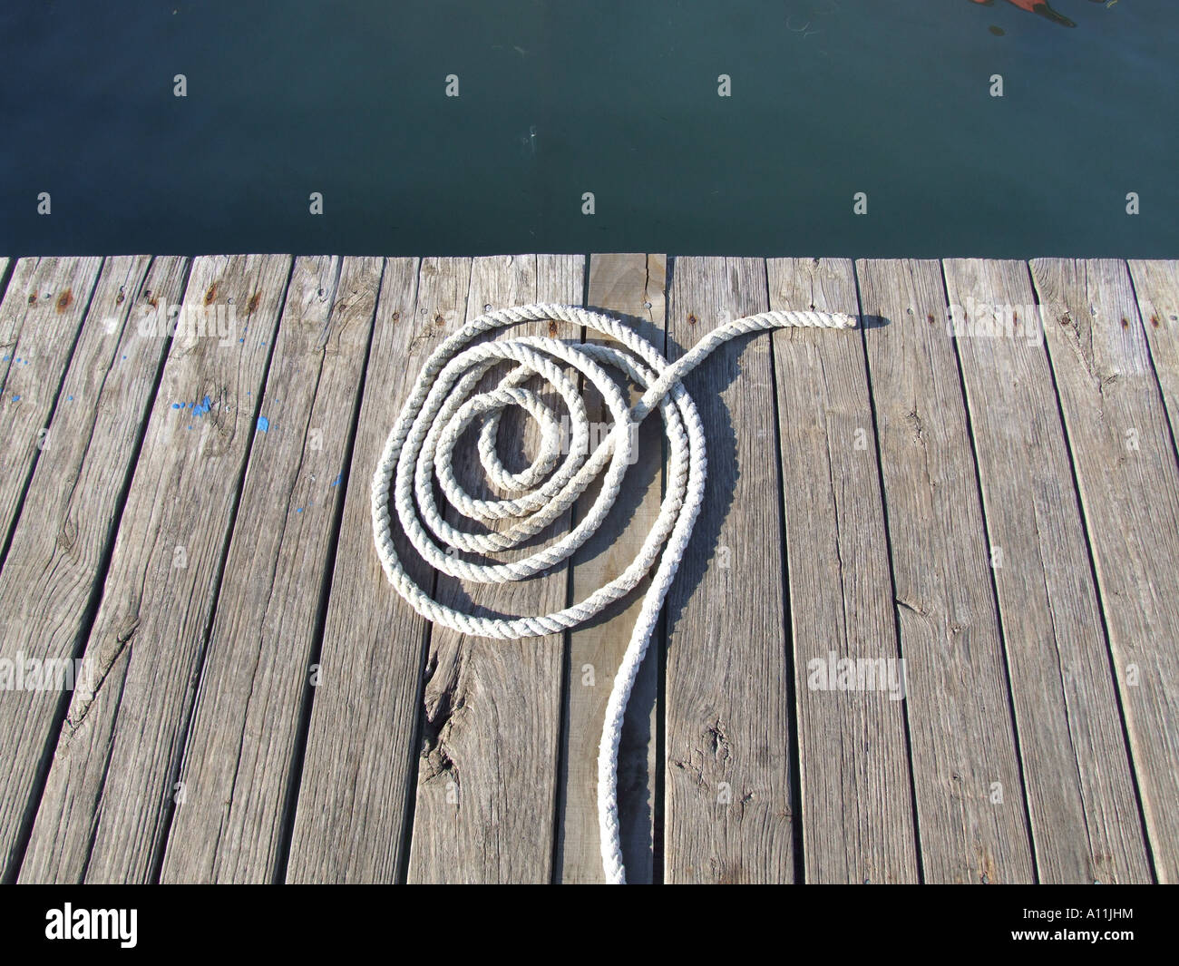 mooring rope in harbour Stock Photo - Alamy