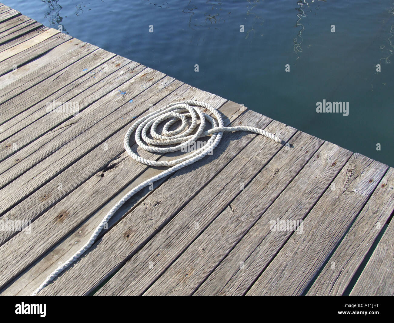 mooring rope in harbour Stock Photo - Alamy
