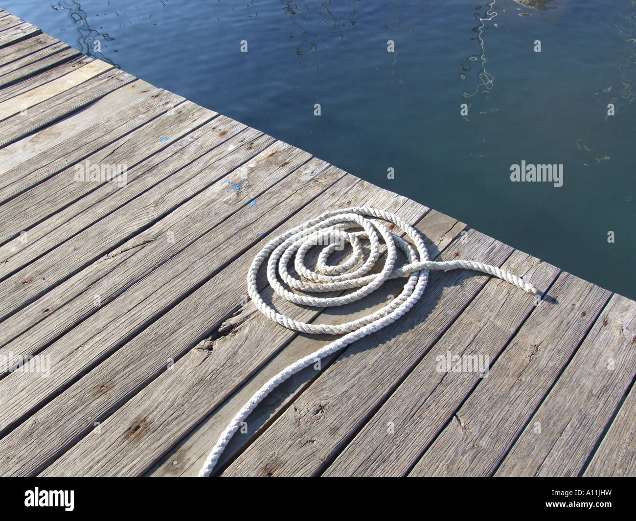 mooring rope in harbour Stock Photo - Alamy