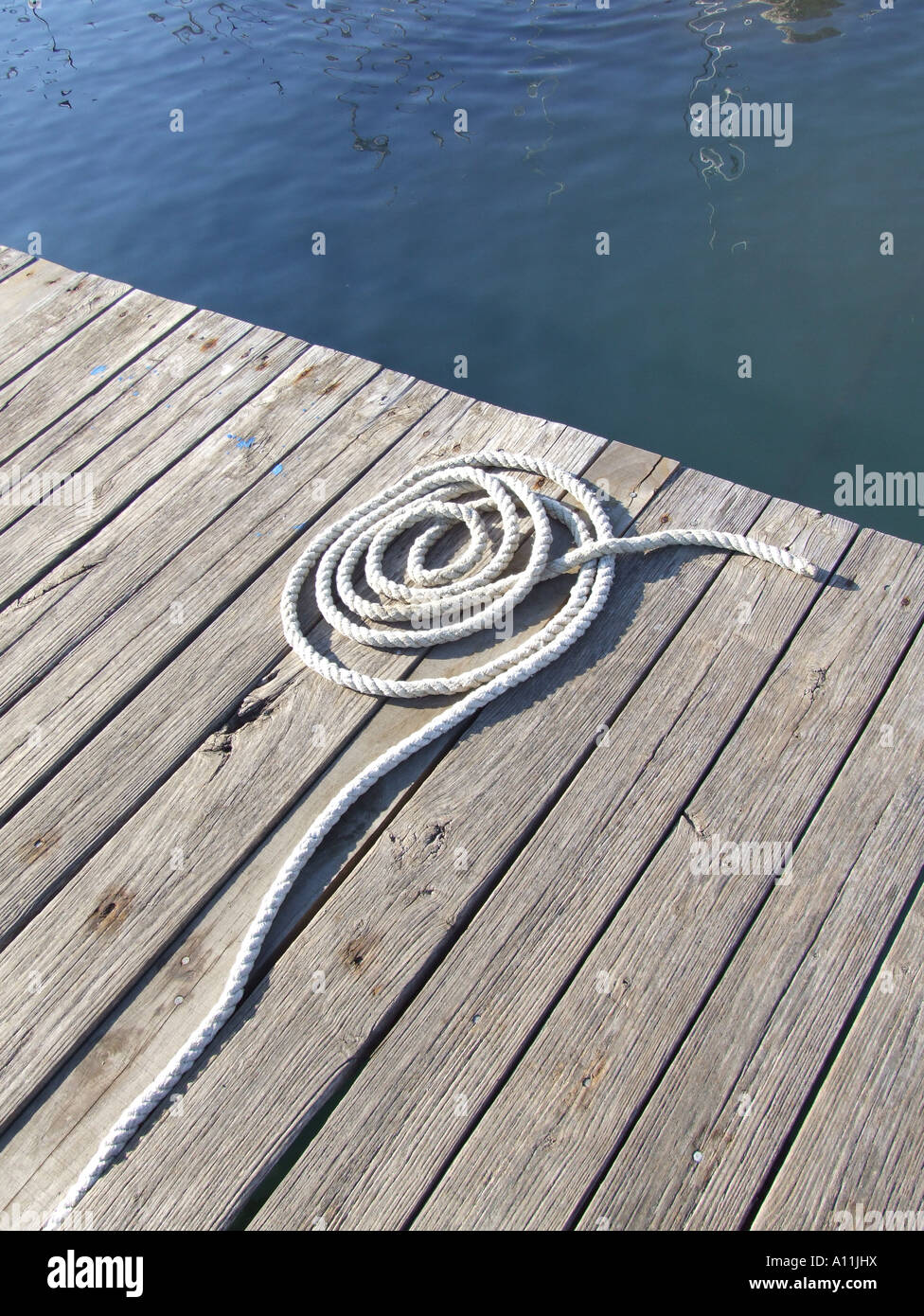 mooring rope in harbour Stock Photo - Alamy