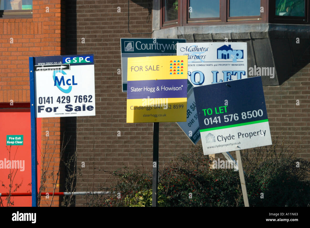 Multi sign sign posts hi-res stock photography and images - Alamy