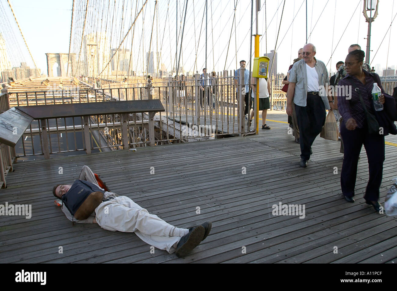 young man sleeping on Brooklyn bridge after a citywide blackout work ...