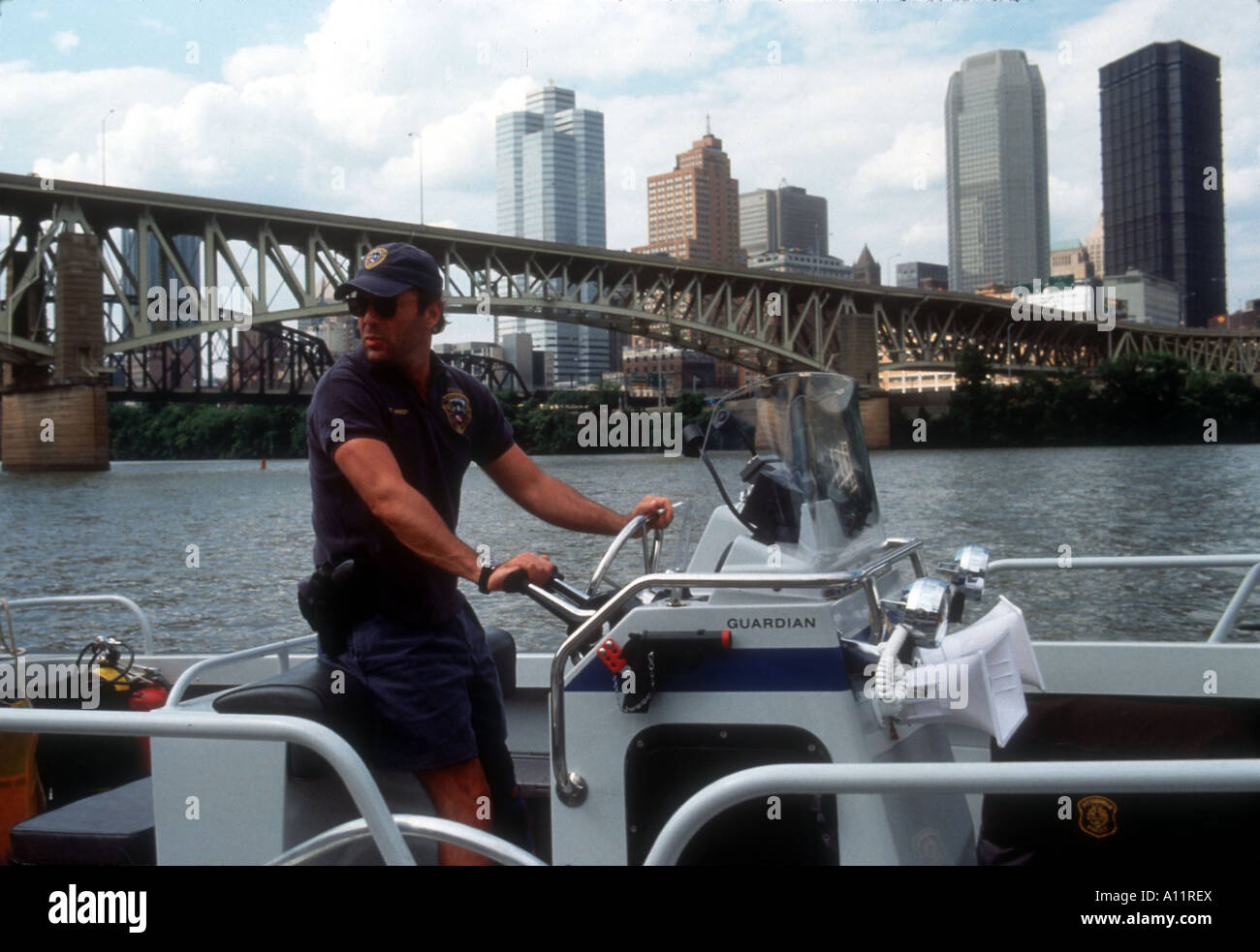 Bruce willis striking distance 1993 hi-res stock photography and images ...