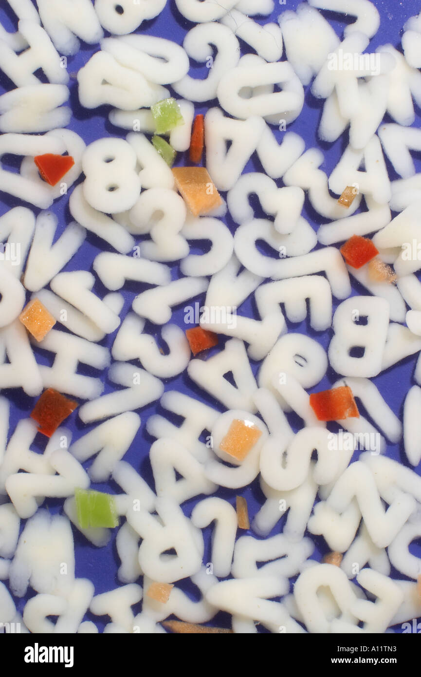 Buchstabensuppe alphabet soup Stock Photo - Alamy