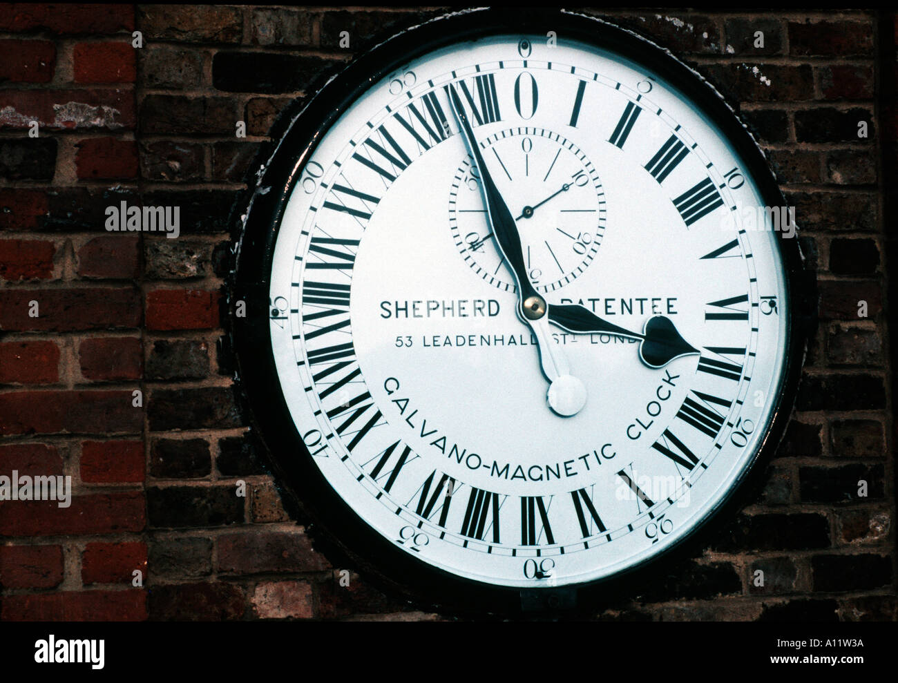 Galvano magnetic clock hi-res stock photography and images - Alamy