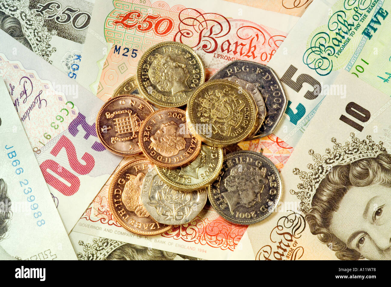 Pile coins 20p uk currency hi-res stock photography and images - Alamy