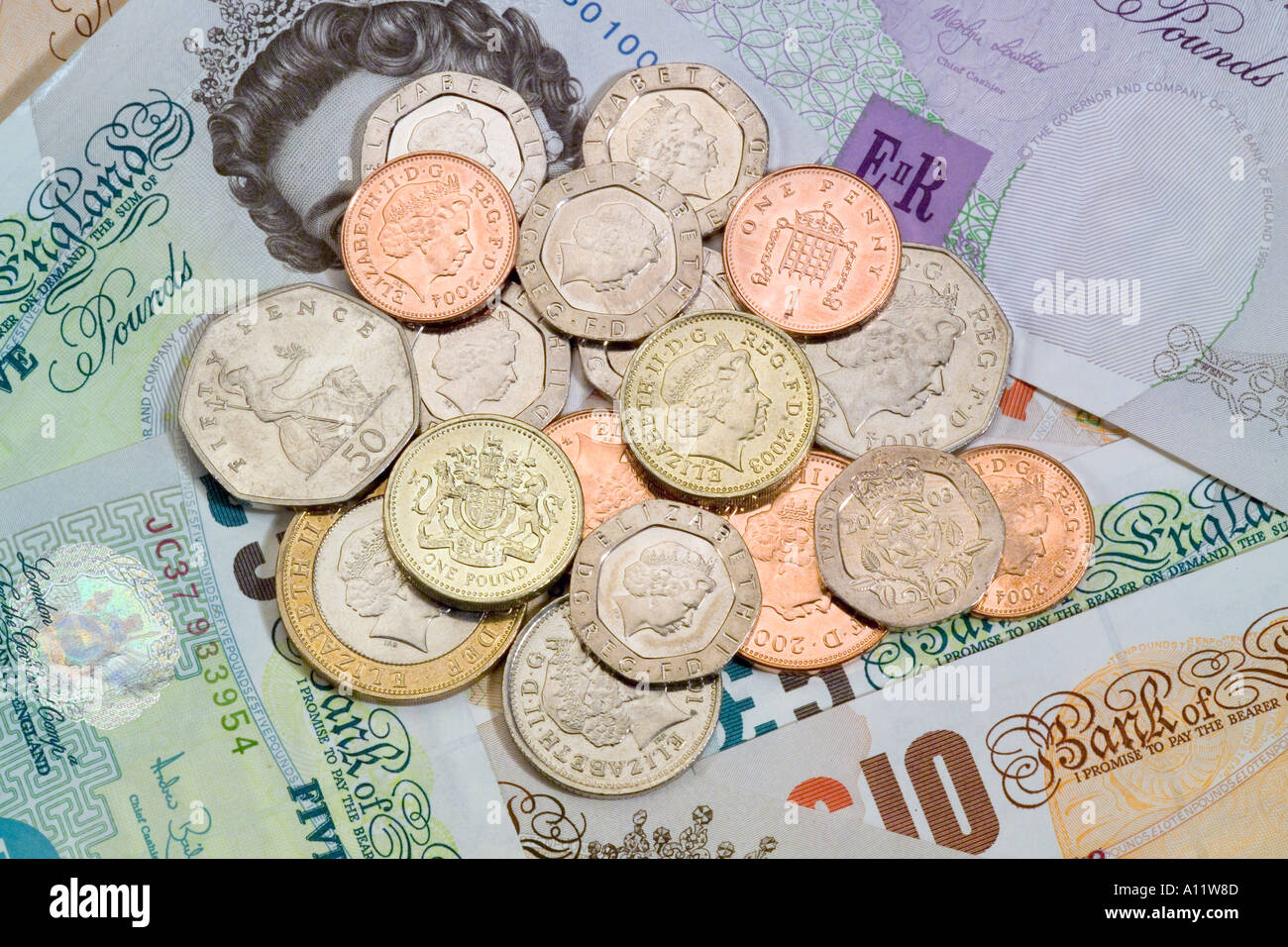 Pile coins 20p uk currency hi-res stock photography and images - Alamy