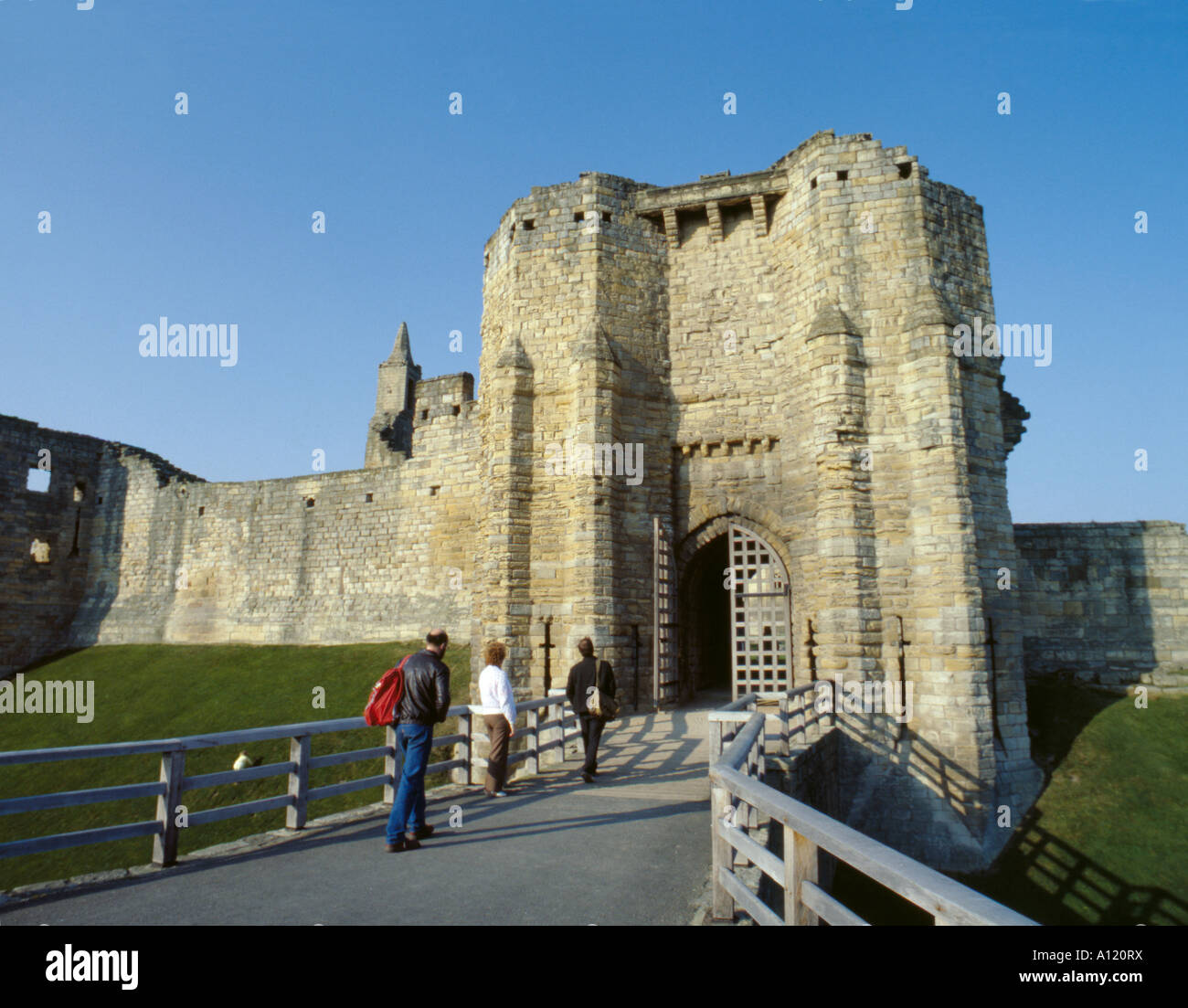 The Gatehouse, Warkworth Castle, Warkworth, Northumberland, England, UK ...
