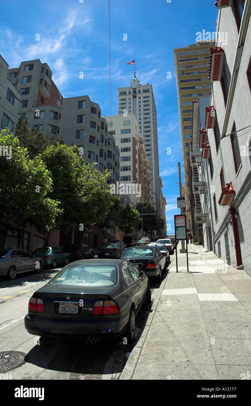 Car parked in steep street hi-res stock photography and images - Alamy