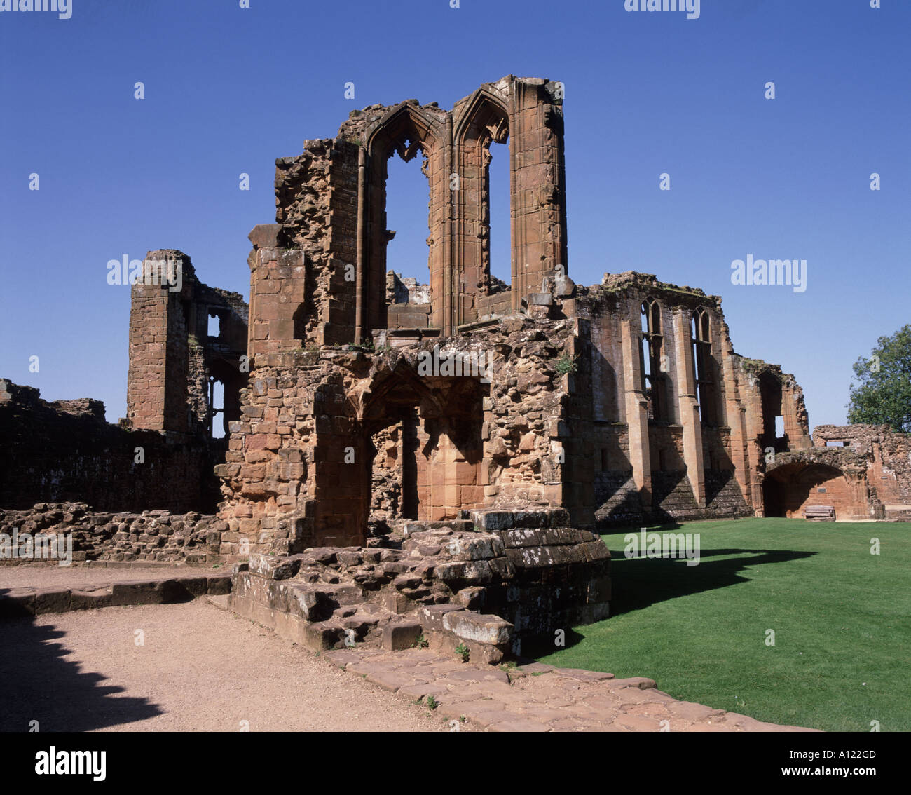 Kenilworth Castle a stunning castle with its Norman keep, great hall ...