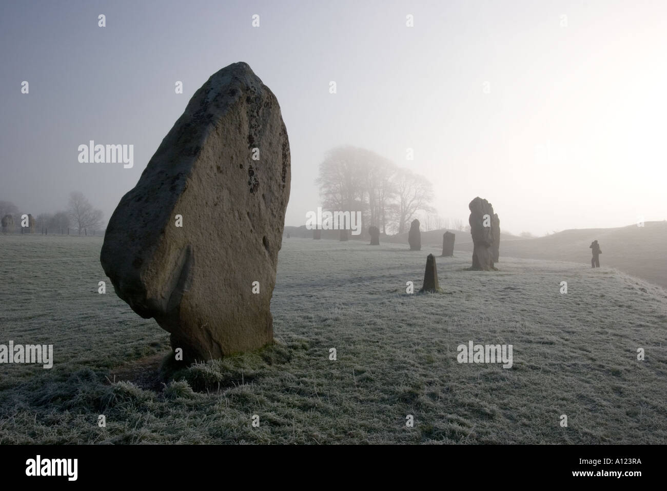 Avebury stone circle shrouded in fog on a frosty winter morning Stock ...