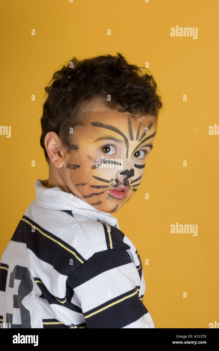 Tiger face paint hi-res stock photography and images - Alamy
