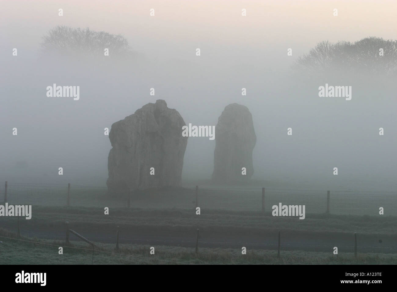 Avebury stone circle shrouded in fog on a frosty winter morning Stock ...