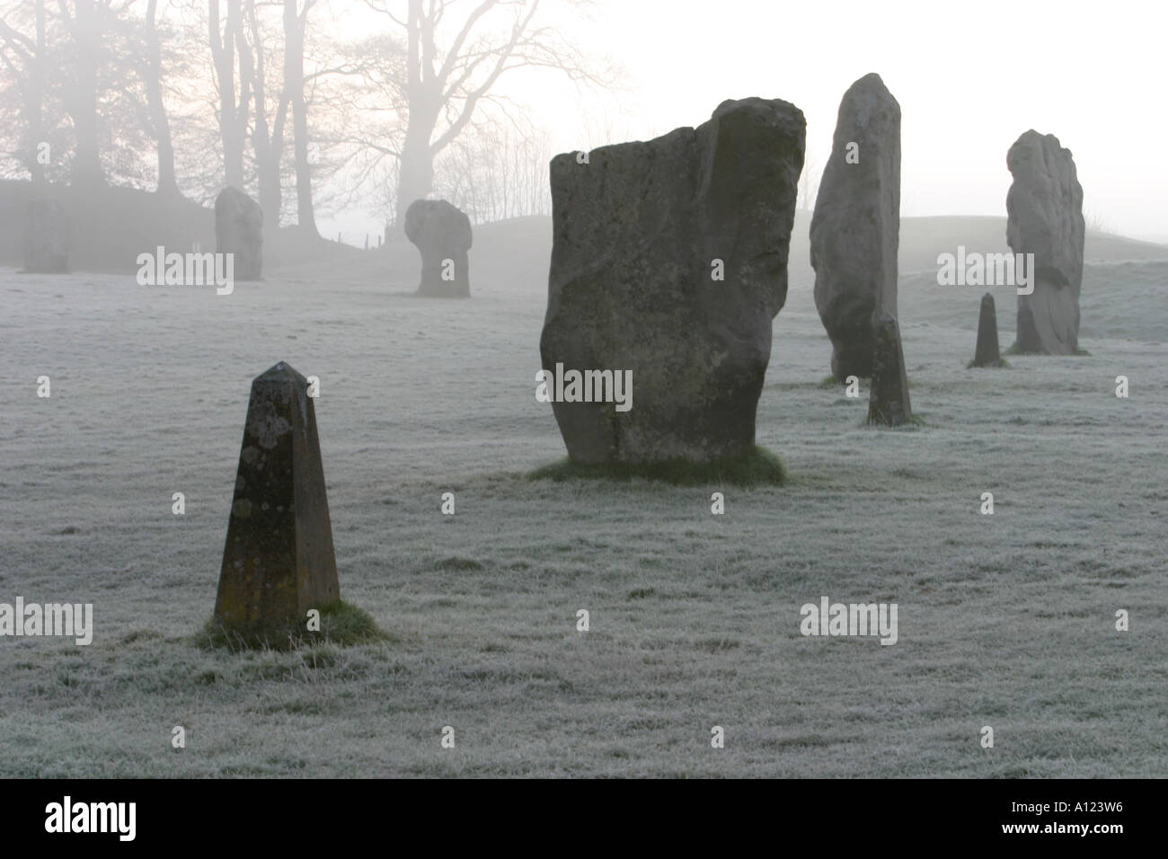 Avebury stone circle shrouded in fog on a frosty winter morning Stock ...
