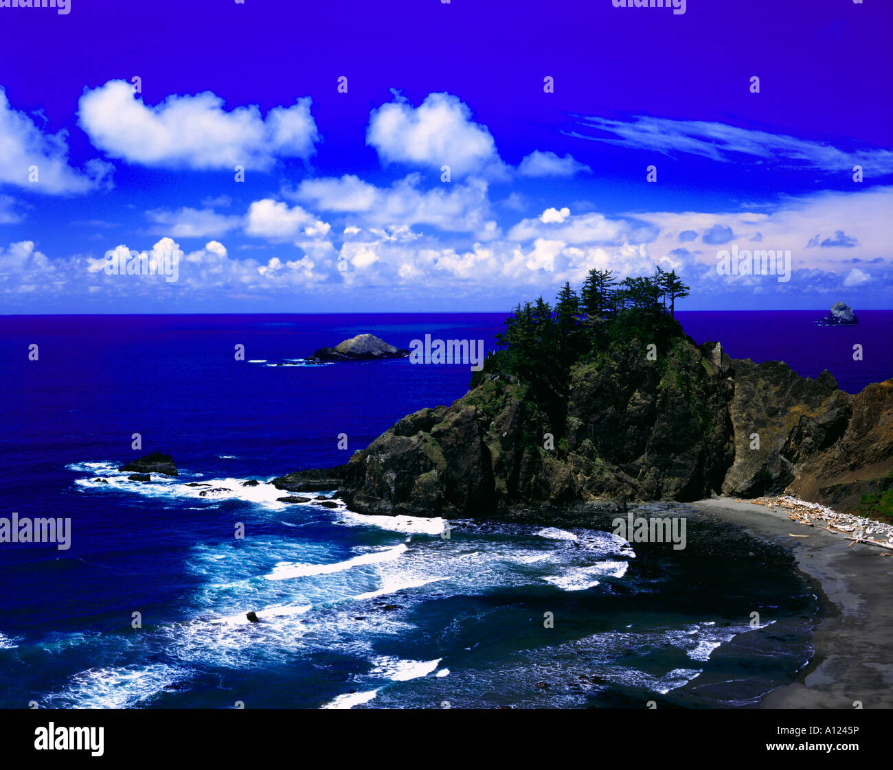 Hook Cape juts into the Pacific Ocean along US Highway 101 North of ...