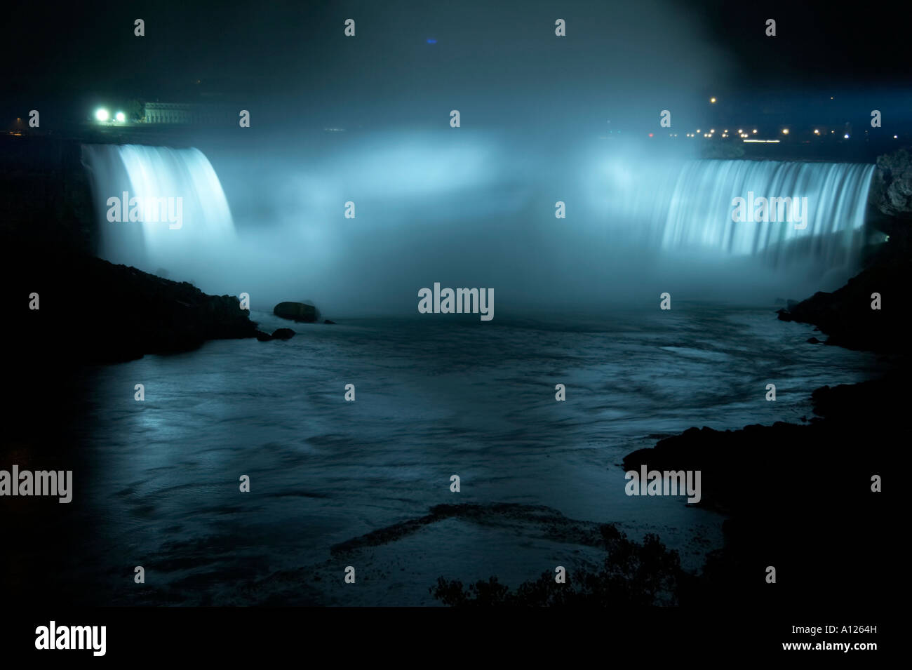 Niagara lit up hi-res stock photography and images - Alamy