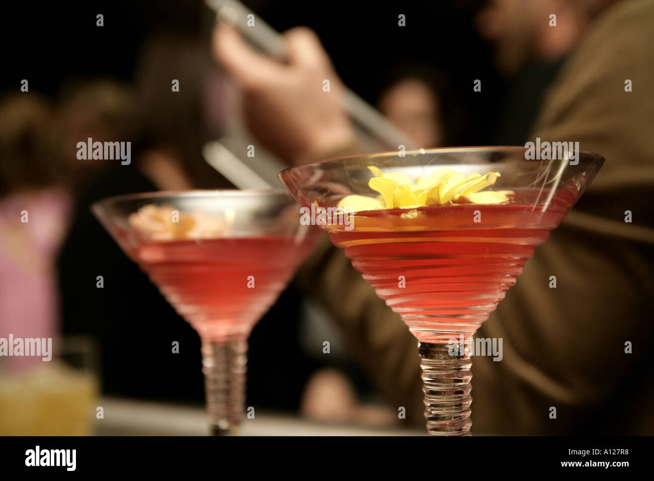 2 Cosmo cocktails on a bar Stock Photo - Alamy