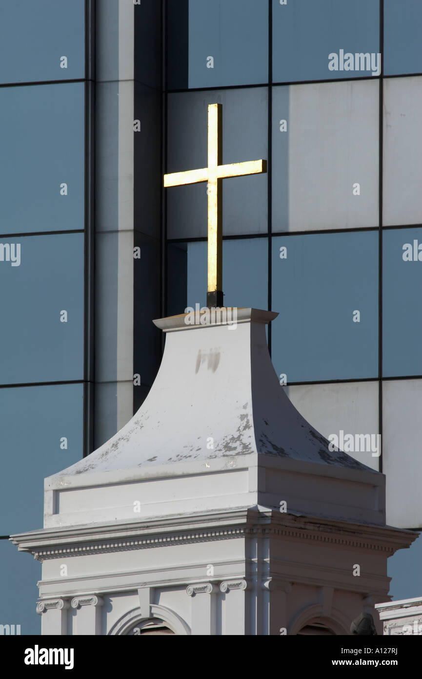 Straight line high rise building hi-res stock photography and images ...