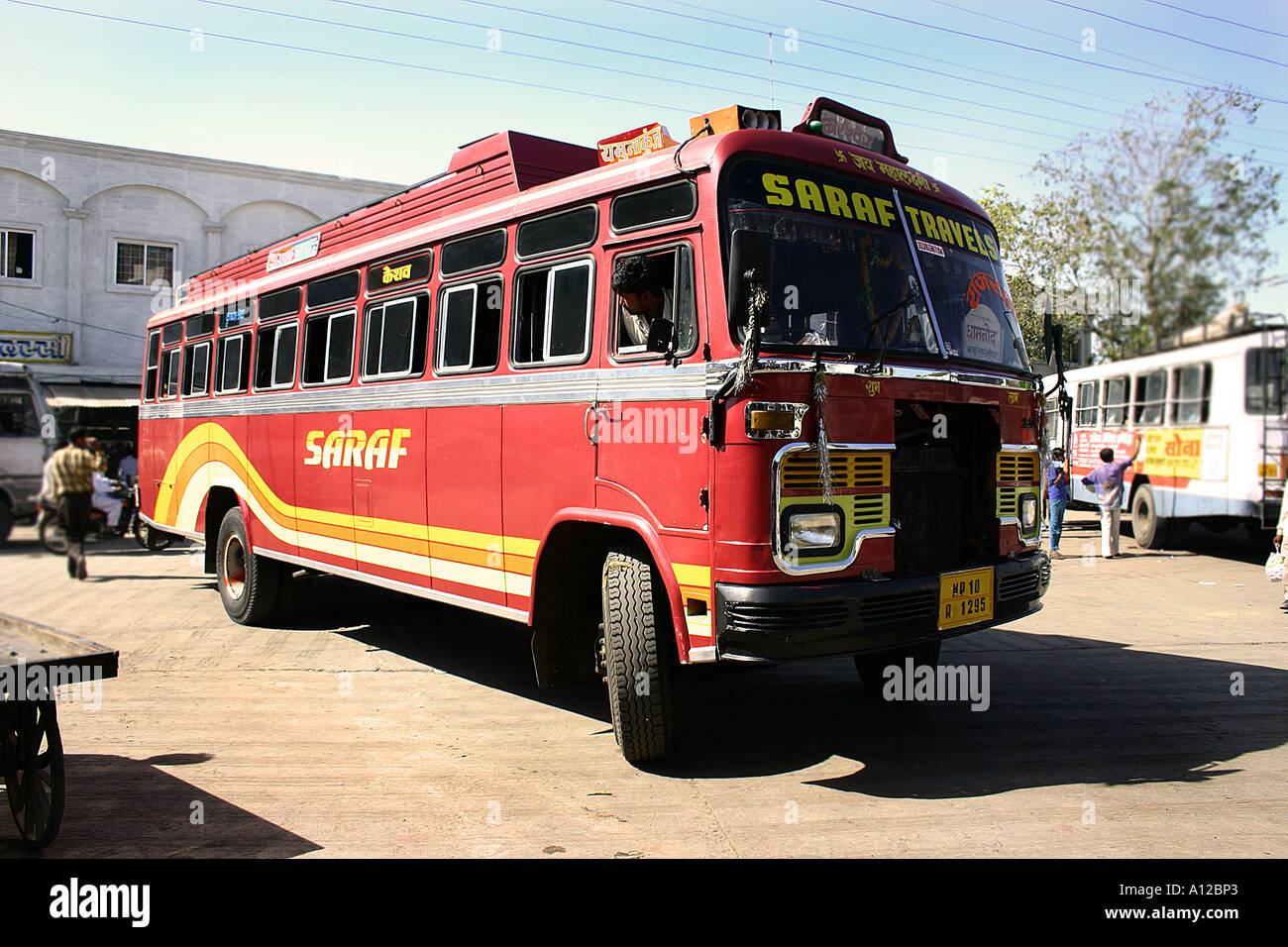 Bus parked india hi-res stock photography and images - Alamy