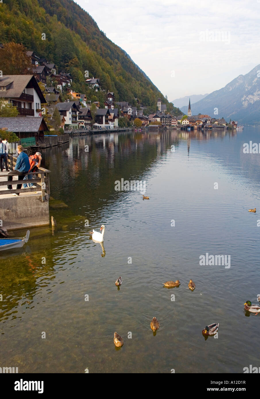 Pictorial town of Hallstatt on the Hallstatter See lake in Austria ...