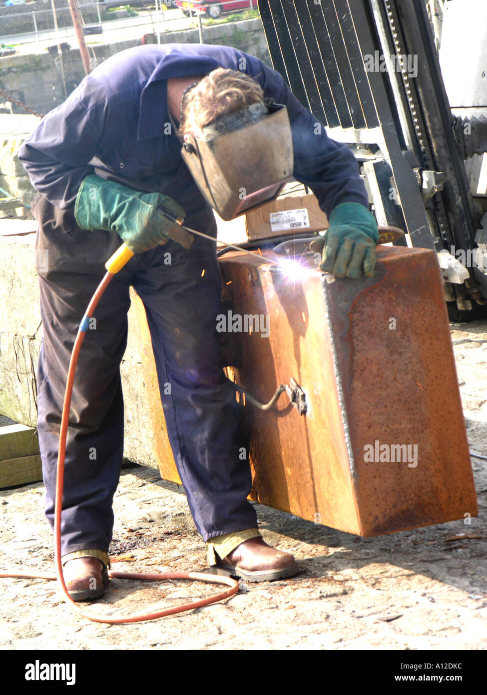 WELDER AT WORK Stock Photo - Alamy