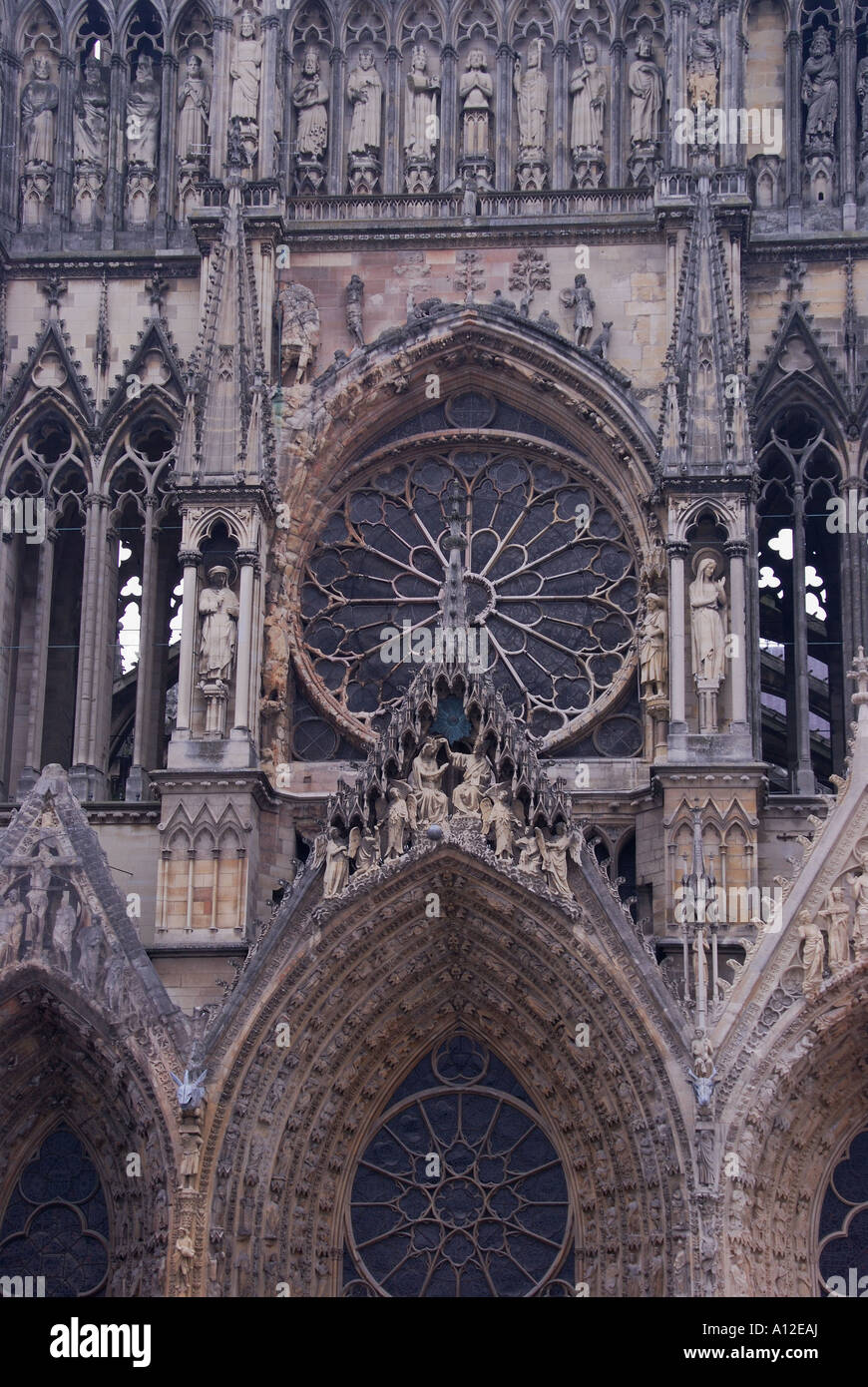 "Rose window, central arch, west front of the cathedral, Reims Stock ...