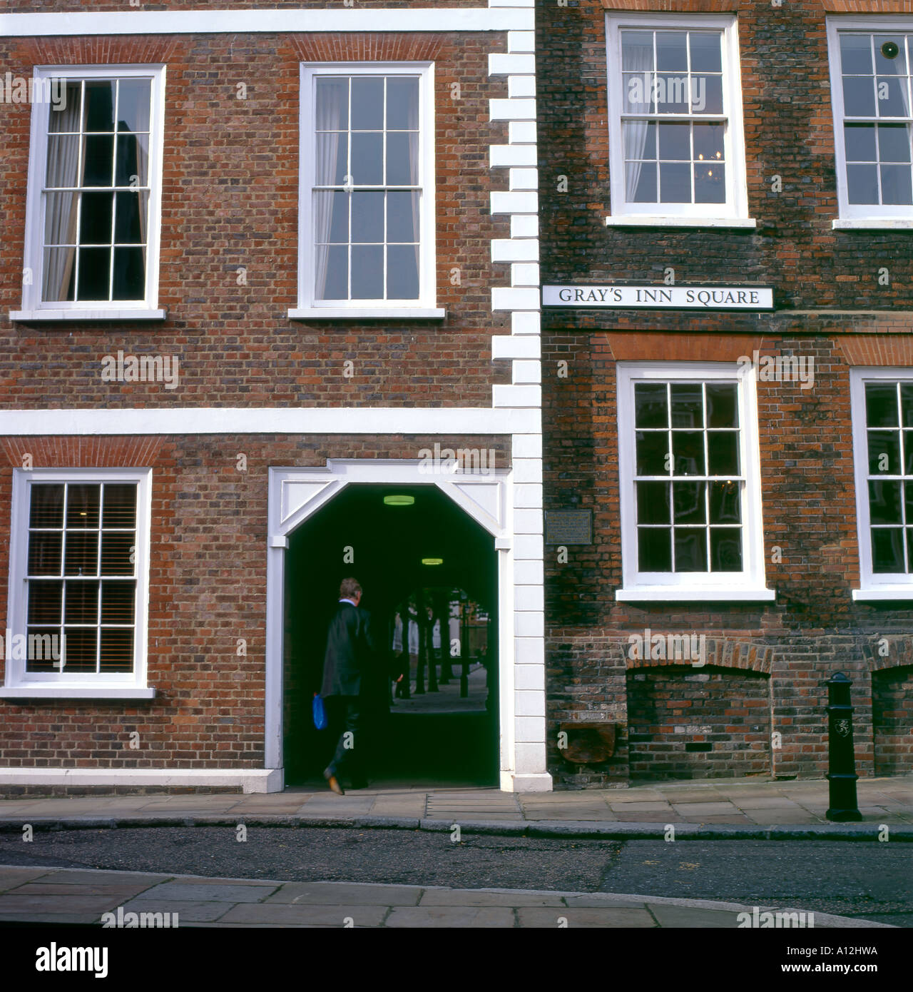 London grays inn square hi-res stock photography and images - Alamy