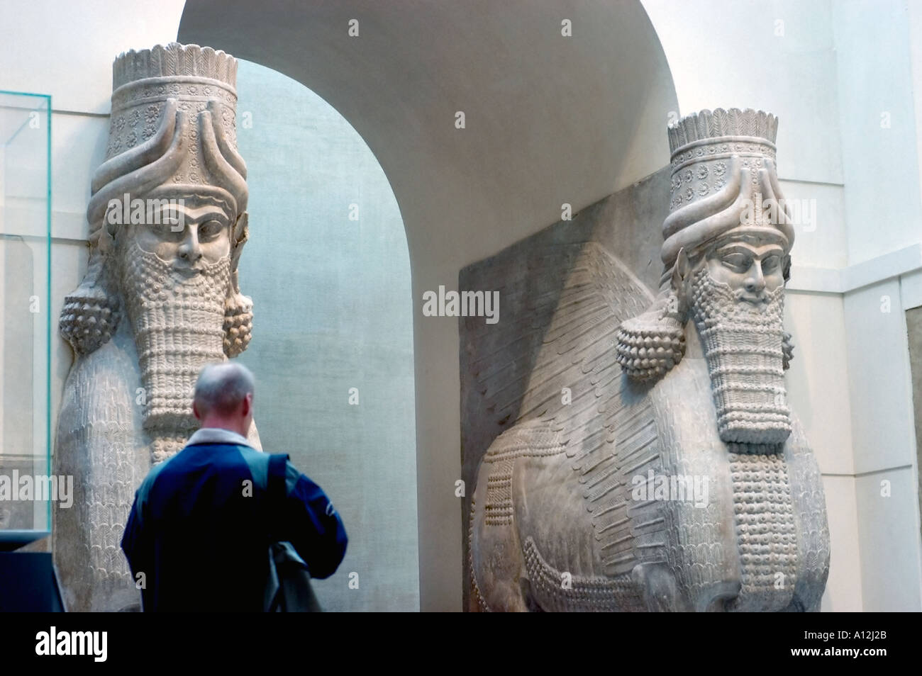 Statue of giant winged bull hi-res stock photography and images - Alamy