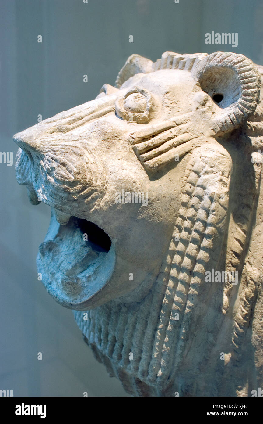 Louvre paris lions hi-res stock photography and images - Alamy