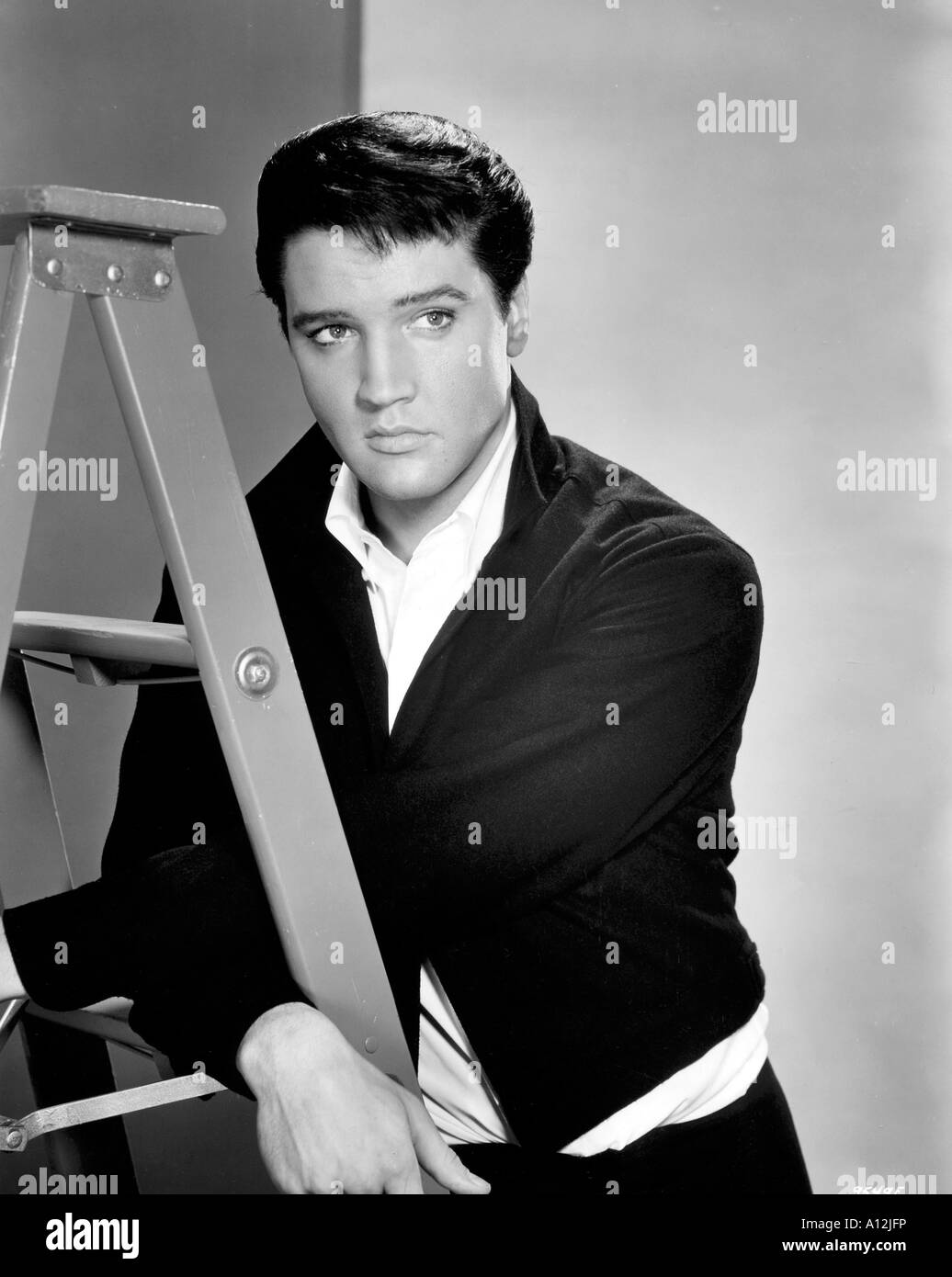 Elvis presley kissin cousins Black and White Stock Photos & Images - Alamy