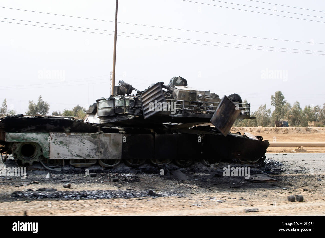 Invasion of iraq 2003 tank hi-res stock photography and images - Alamy