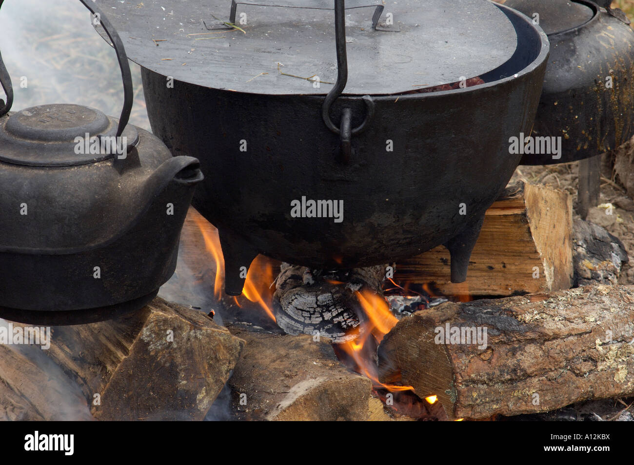 Army cooking pot hi-res stock photography and images - Alamy