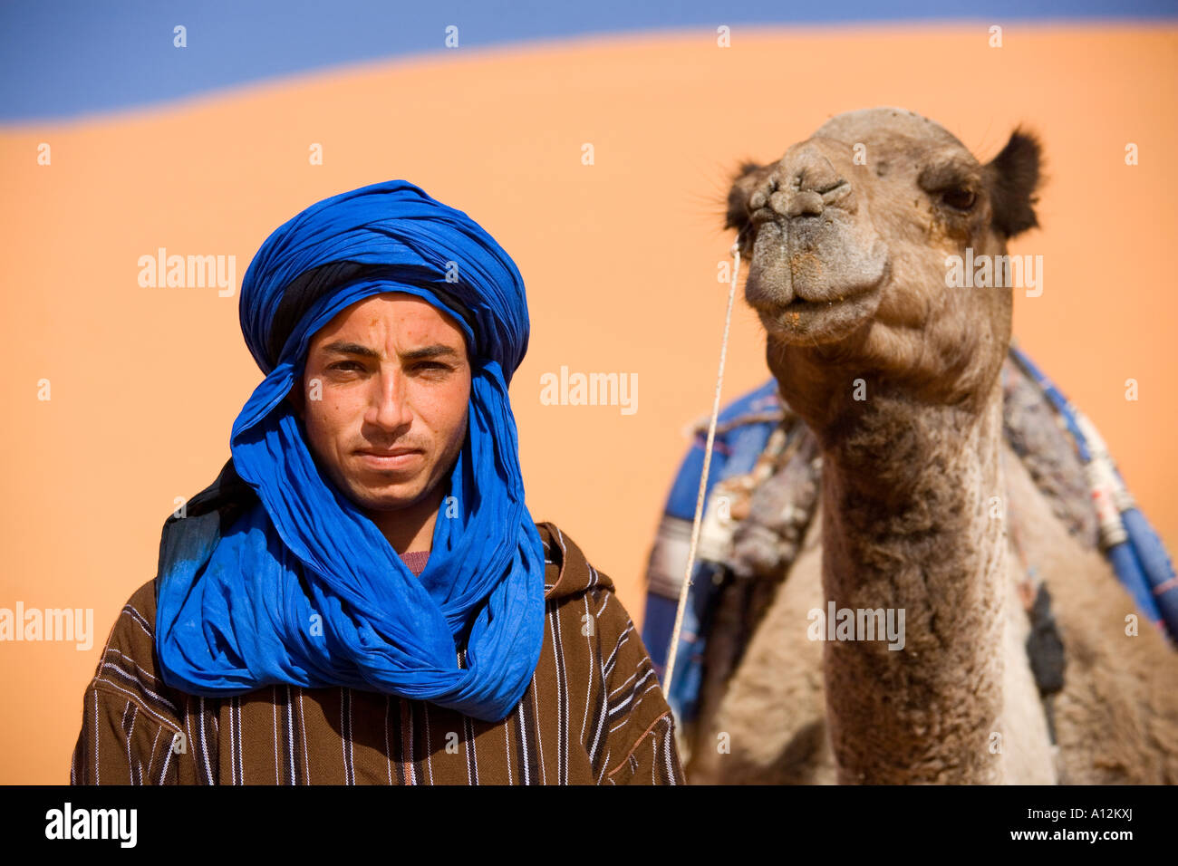Berber man in blue robe hi-res stock photography and images - Alamy