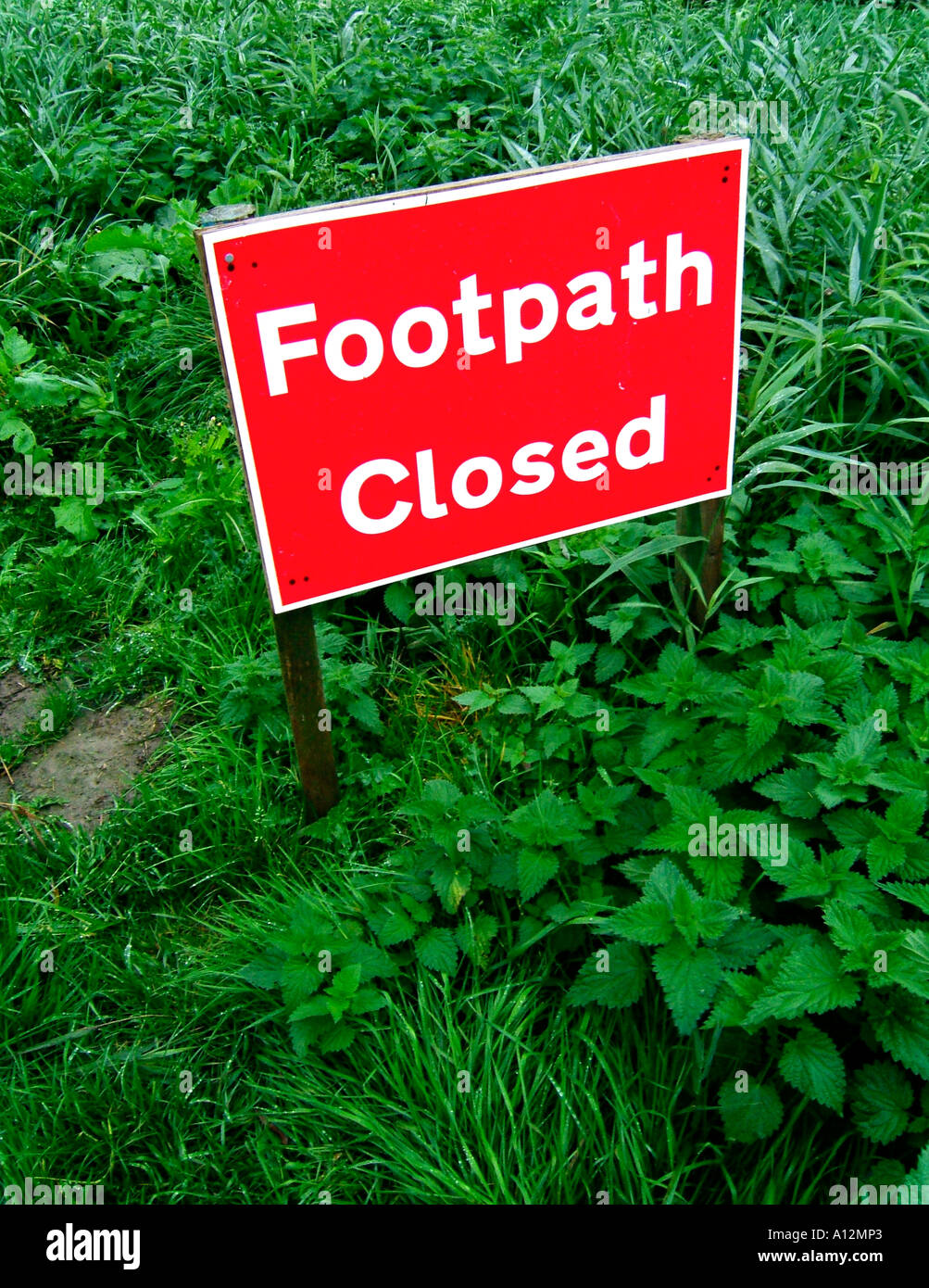 footpath closed sign Stock Photo - Alamy