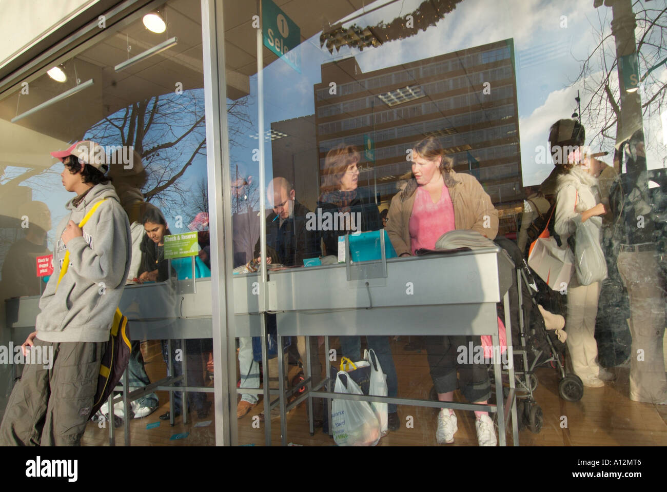 Argos shop floor hi-res stock photography and images - Alamy