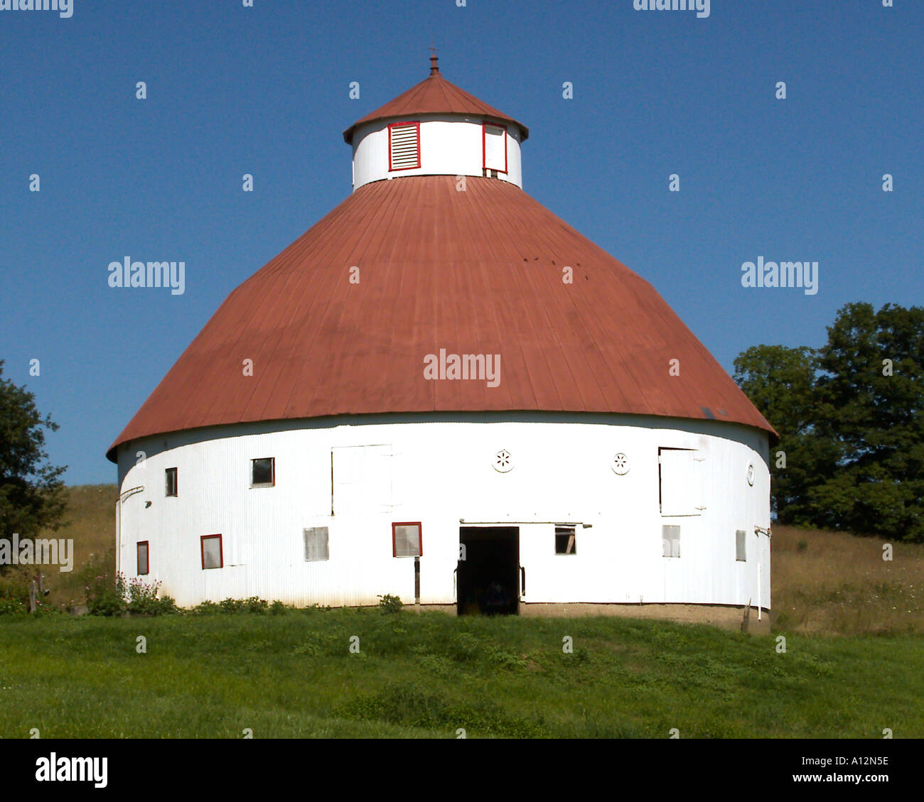 large round barn for dairy cows Stock Photo - Alamy