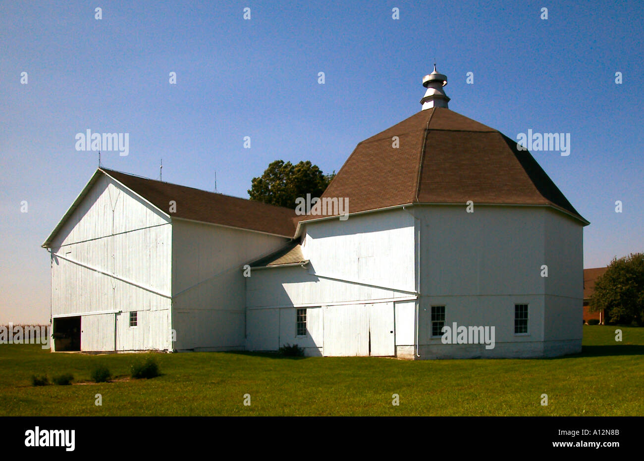 Round barn with attached bank barn Stock Photo - Alamy