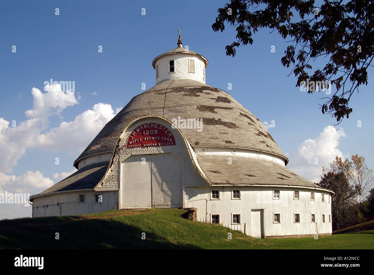 Largest round barn east of the Mississippi Stock Photo - Alamy