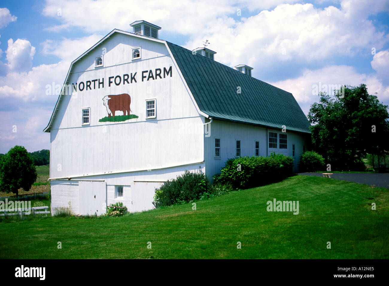 Bank barn hi-res stock photography and images - Alamy
