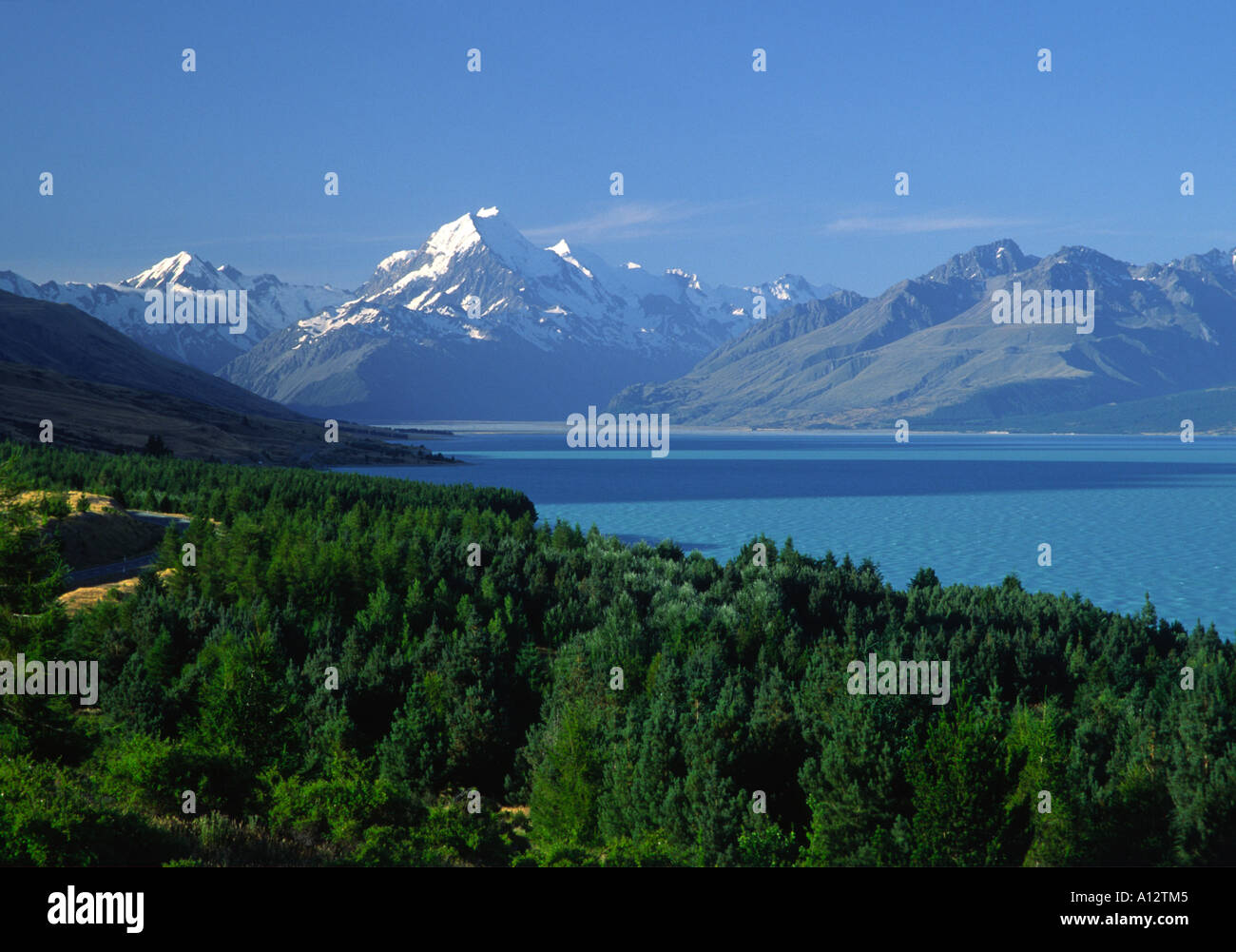 Mount cook mountain range blue sky hi-res stock photography and images ...
