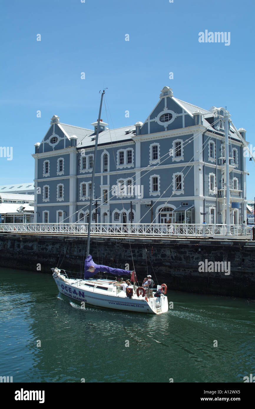 Trading Port and swing bridge at Victoria and Alfred Waterfront complex ...