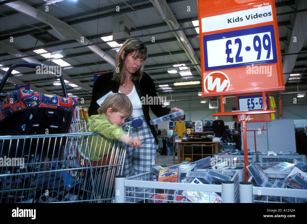 Morrisons supermarket basket hi-res stock photography and images - Alamy