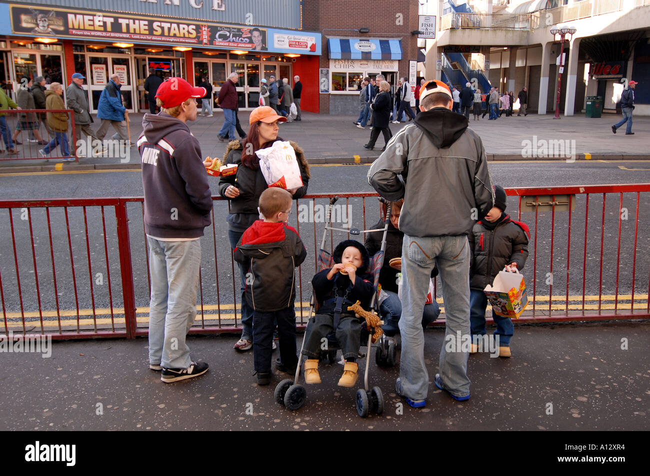 Tacky family hi-res stock photography and images - Alamy