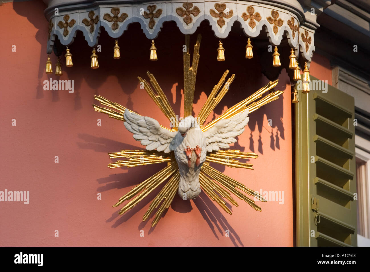 Holy Spirit Pigeon Stock Photos & Holy Spirit Pigeon Stock Images - Alamy